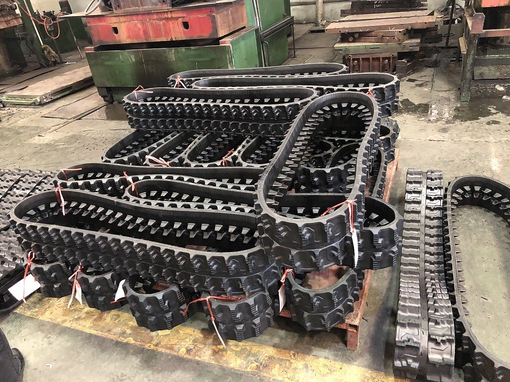 Agricultural Farm Tractors Chain On Rubber Tracks With Splash Guard